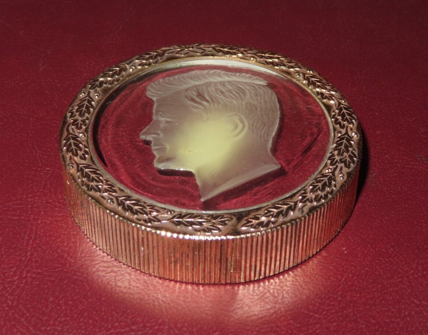 Vintage COLONY PD Imports John F Kennedy JFK 3" Glass Paperweight in B ...